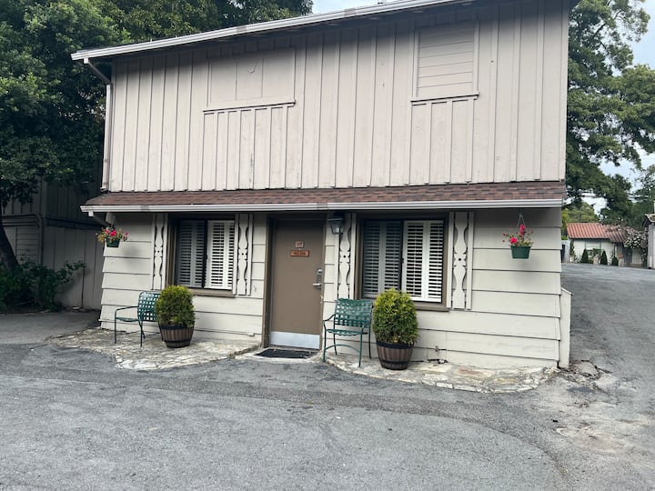 Two Bedroom Suite With Kitchenette-cri - Monterey, CA