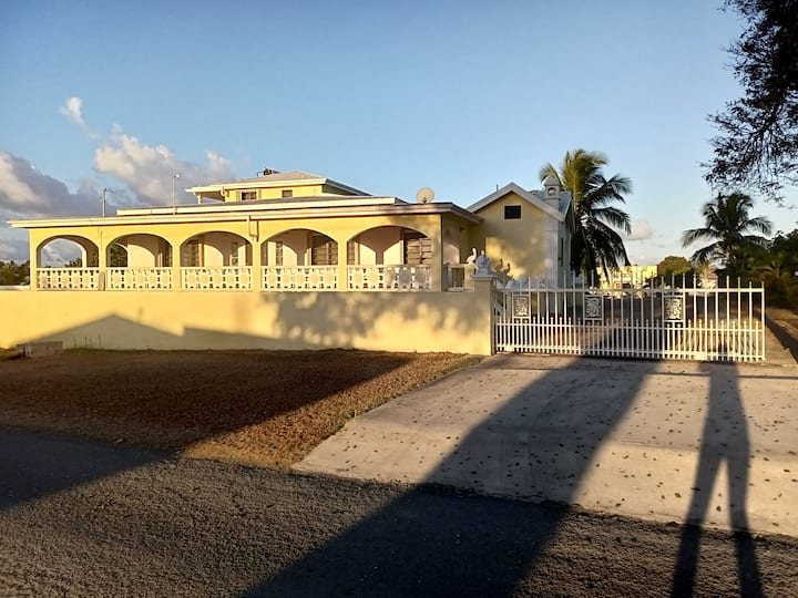 4br, 5bath, 5 Minutes To Beach Ac Home - U.S. Virgin Islands