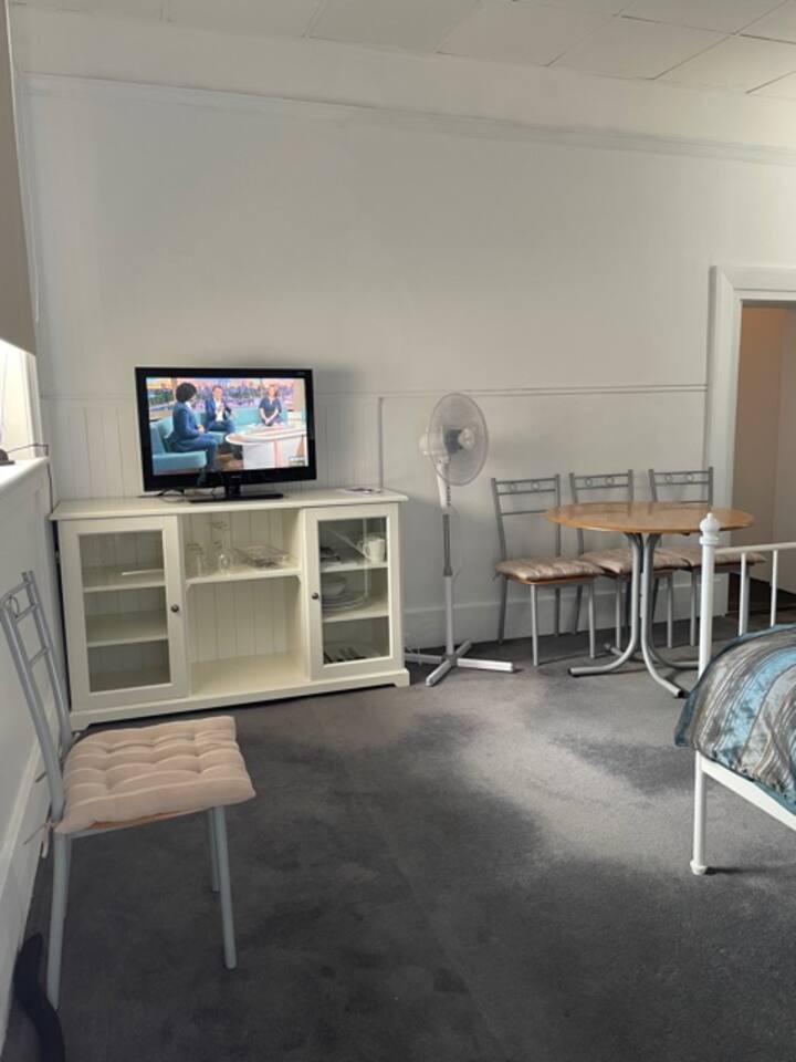 Goulburn Cbd Bedsit - Goulburn