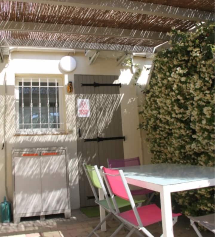 Maison Bien Placée, Avec Terrasse Au Soleil - Marsilya