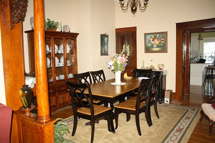 Lovely Bed & Breakfast Above The Mississippi River - Louisiana, MO