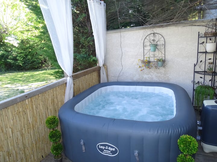 T3, Piscine Chauffée Privative & Jacuzzi, Kit Bébé - Valréas