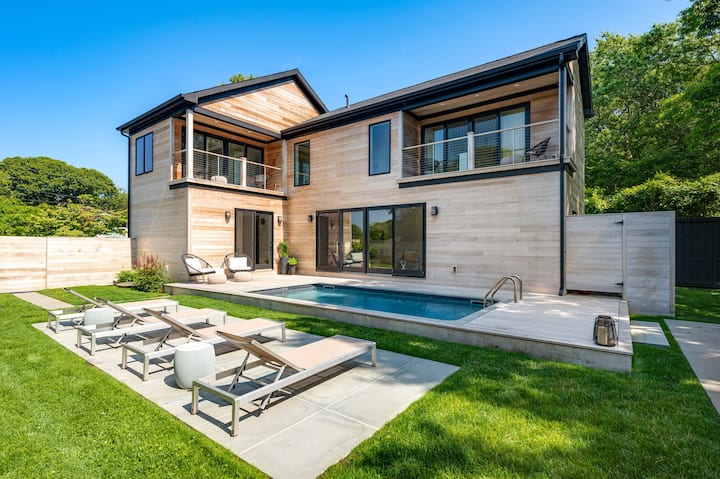 Modern Beach Retreat W/ Pool And Private Beach - Montauk, NY