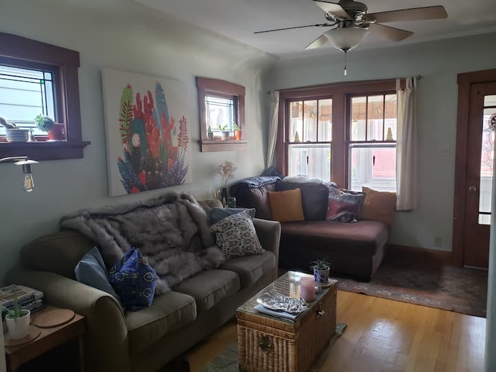 2 Bedroom - Shared Bungalow W/ Dedicated Bathroom - Milwaukee, WI
