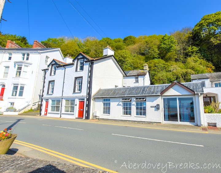 Mews Cottage | Aberdovey | 2 Bedrooms | Sleeps 4 - Aberdovey