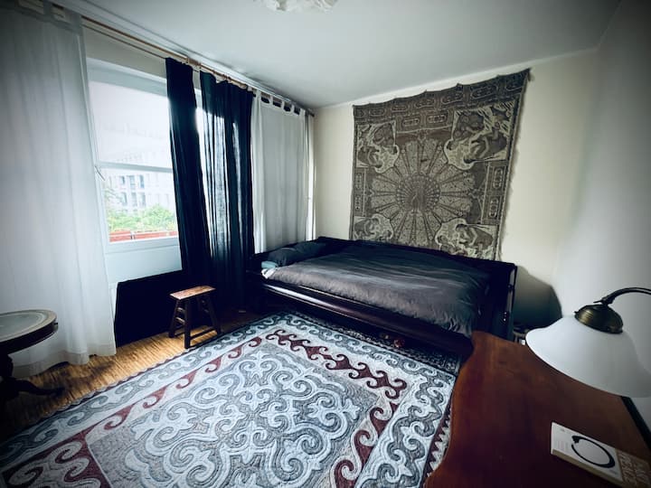 Charming Guestroom With A View Towards Fernsehturm - Berlin