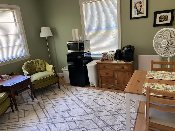A Sunny, Cozy, Clean, Guest Suite Near Town. - Hood River, OR