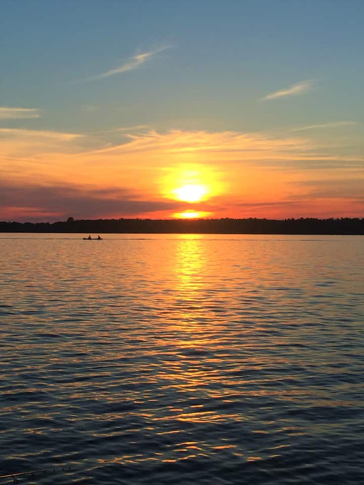 Waterfront Cottage On Sturgeon Lake With Ac & Wifi - Kawartha Lakes