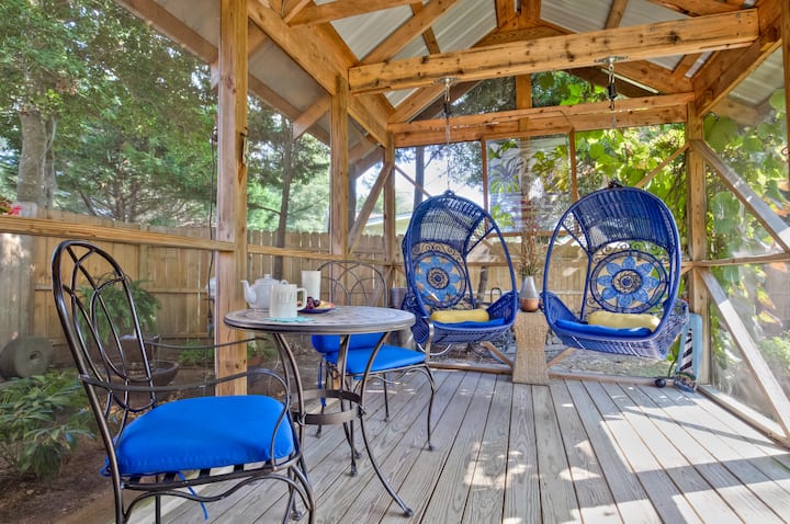 Retreat And Garden Voted One Of Top 15 In Cape May - Cape May, NJ