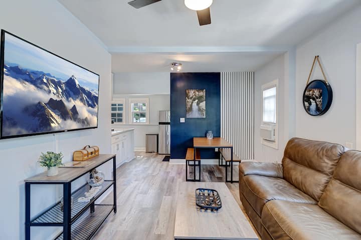 Modern 1br,  4k Smart Tv (55in) Walk To Lw Beach - Lake Worth, FL