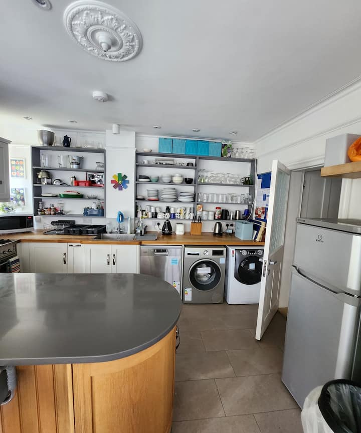 Central, Nice Double, Private Adjacent Shower Room - Cambridgeshire