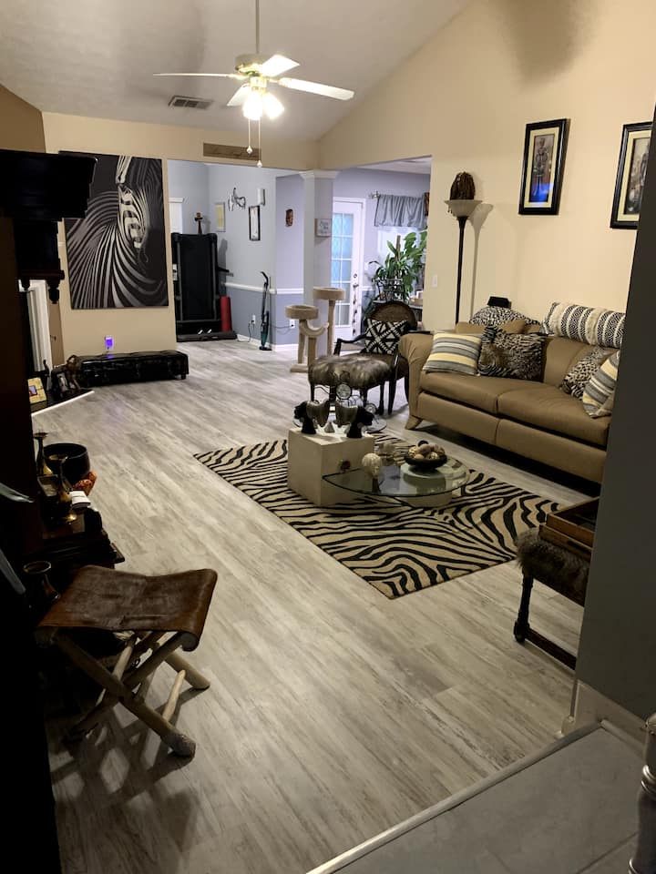 Cozy And Comfortable In A Home Away From Home! - McDonough, GA