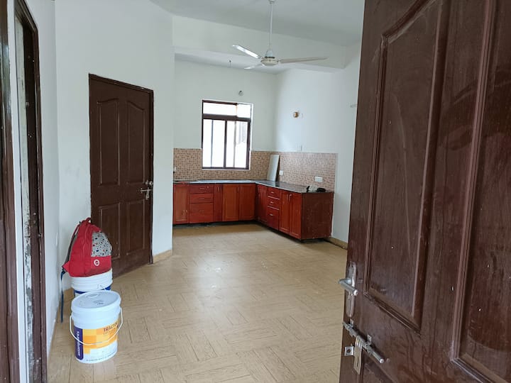 Cheerful 2 Bedroom, 2 Bathroom, Kitchen Premises - Govardhan
