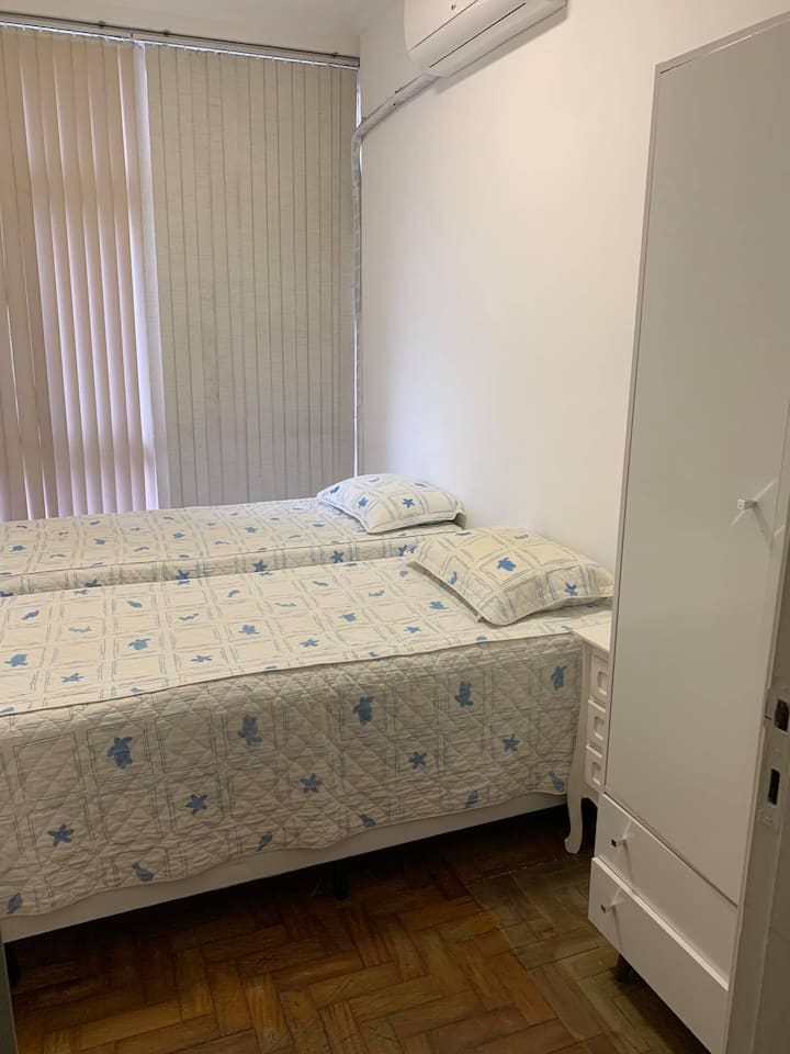 Apto. Com vista lateral em Prédio frente ao mar. - Apartamentos para ...