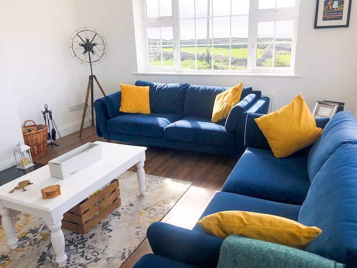 Home Away From Home With Stunning Ocean Views - 아일랜드