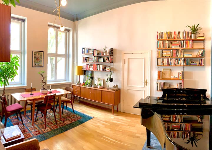 Sunny 2 Bedroom Apt In Iconic Gdr Building - Berlin