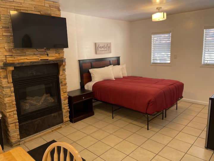 Deluxe Family Suite-sleeps 5-next To The Village - Big Bear Lake, CA
