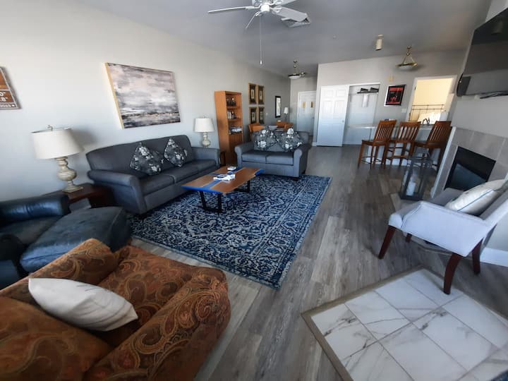 109- Premium Lakefront Condo Suite - Lake Geneva, WI