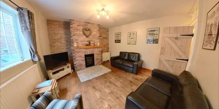 Dolphin Cottage - Cosy Cottage In Old Whitby - Whitby