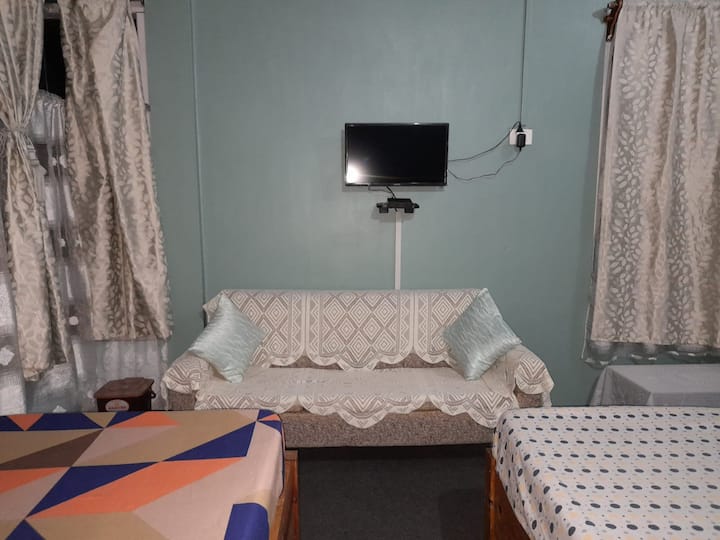 Closer To Golflink,local Market, Easy To Get Taxi - Shillong