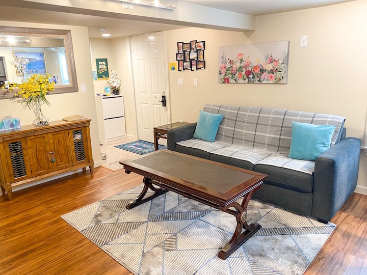 Cozy 2 Bdrm/1.5 Ba Apt With Parking- Lake Merritt - Oakland, CA