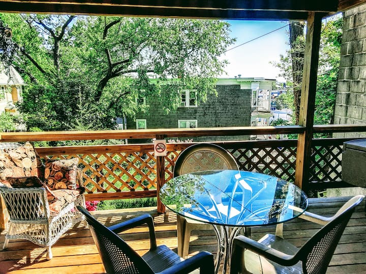 Garden Suite Near Subway, Beach - Waltham, MA