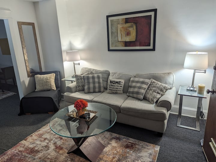 Charming 2br Retreat Steps From Lasalle University - Philadelphia, PA