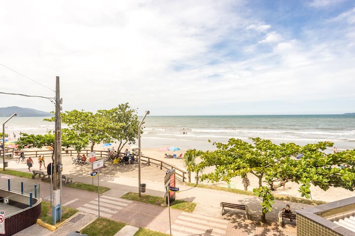 Frente Mar! Completo! (Meia-praia-sc) - Itapema