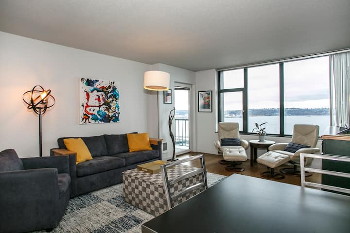 Downtown Waterfront Pike Place Luxury Apartment - Seattle, WA