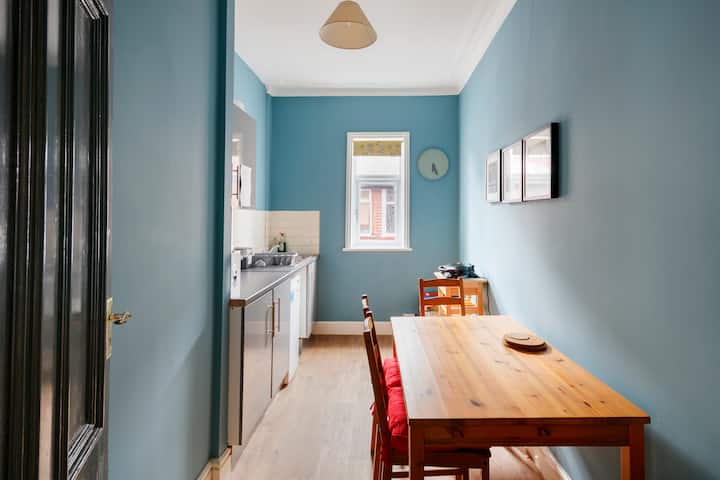 Cosy King Size In Chorlton (R) Private Parking - 