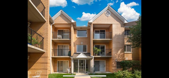 Newly Renovated Apartment Close To O'hare/rosemont - Des Plaines, IL