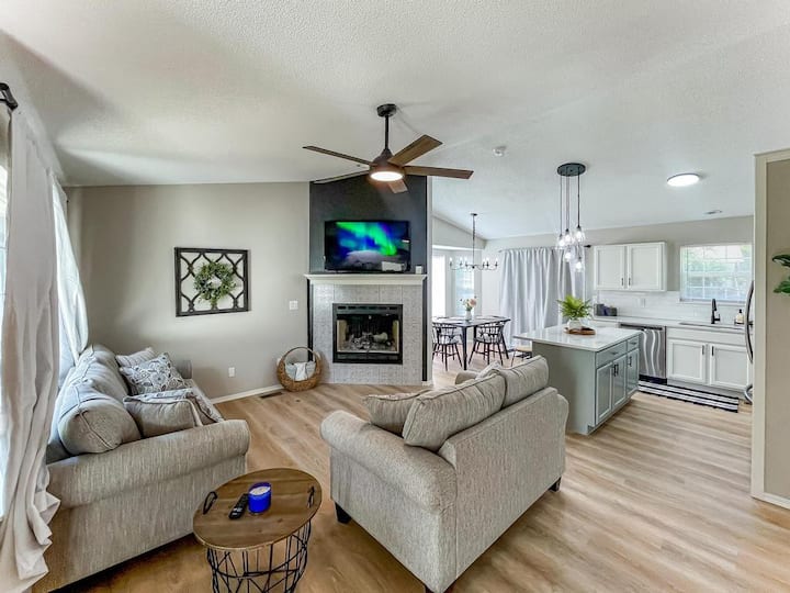 Modern Northwest Wichita Home - Wichita, KS