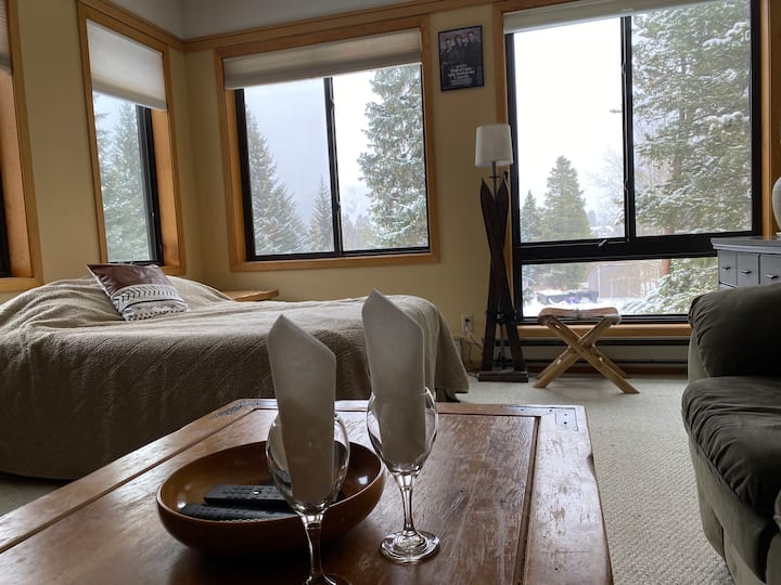 Big Views! Walk To Lifts! Sleep 4, Garage, Hot Tub - Keystone, CO