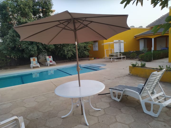 Villa Jaune 5 Chambres Avec Piscine - Senegal