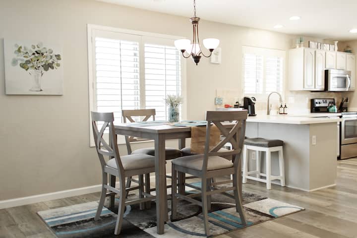 Updated Beautiful Home. Heated Community Pools - Gilbert, AZ