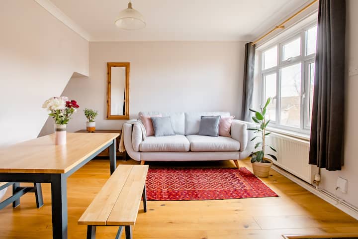 Spacious Flat In East London - Barking