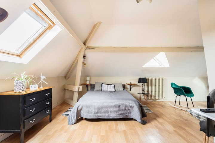 Grande Chambre Mansardée - Provins