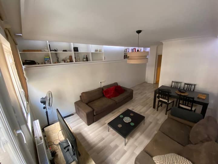 Large Apartment With A Balcony In Central Kadıköy - Estambul