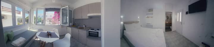 Kamakaris Deluxe Studio - Milos