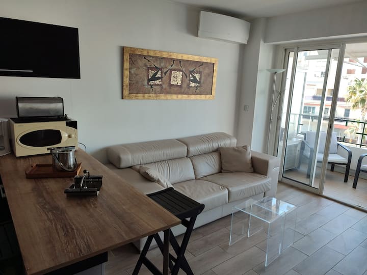 Studio Neuf Climatisé Au Cœur De Juan-les-pins - Antibes