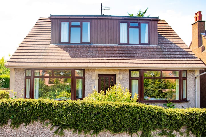 Spacious House St Andrews, 6 Bedrooms, Sleeps 10 - Saint Andrews