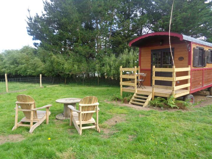 Roulotte Campagne Et Bois Pour Couple Ou Famille - Crozon