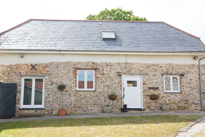 Siskins Nook (Sleeps 4) - Private Hot Tub - Honiton