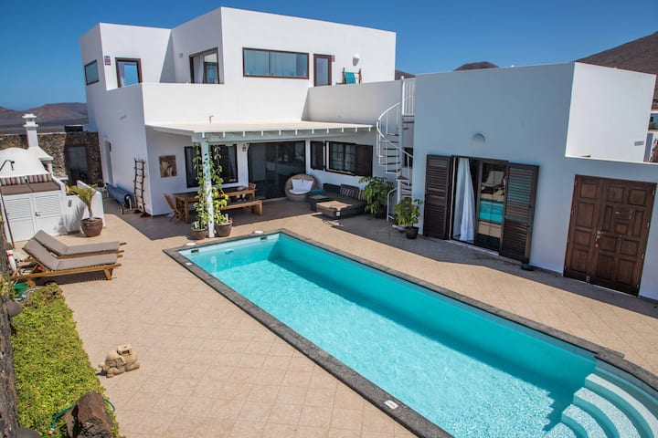 Luxury Villa - Ocean & Volcano View For 10 People - Lanzarote