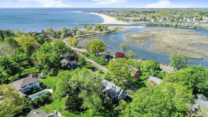 Modern Beach Area Vacation Home With Pool - Fairfield, CT