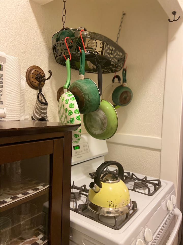 Furn Lion Theme- Parking/util/wi-fi+tv/full Kit/ba - Stockton, CA