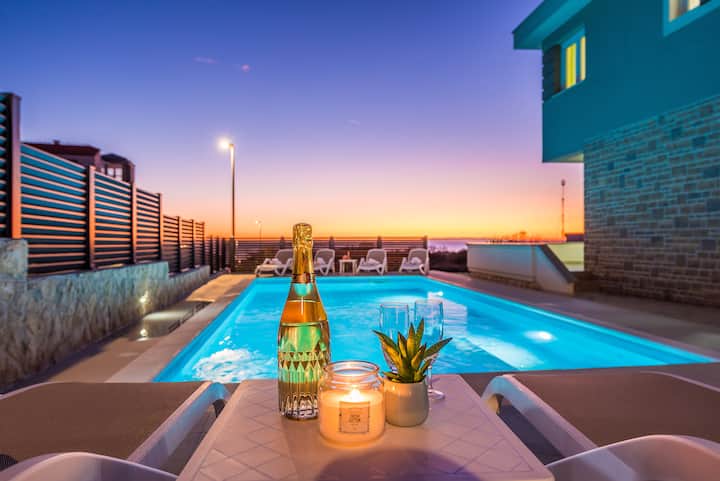 Marko Nice Apartment 8-12persons - Novalja