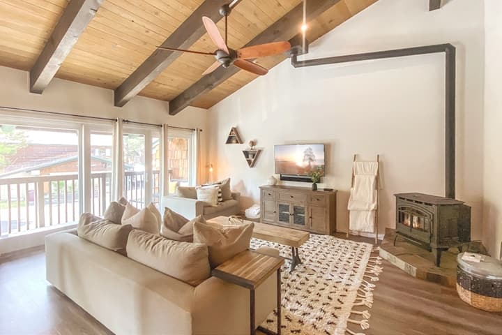 Cozy 3 Br W/ Pool, Walk To Trolley And Ice Rink - Mammoth Lakes, CA