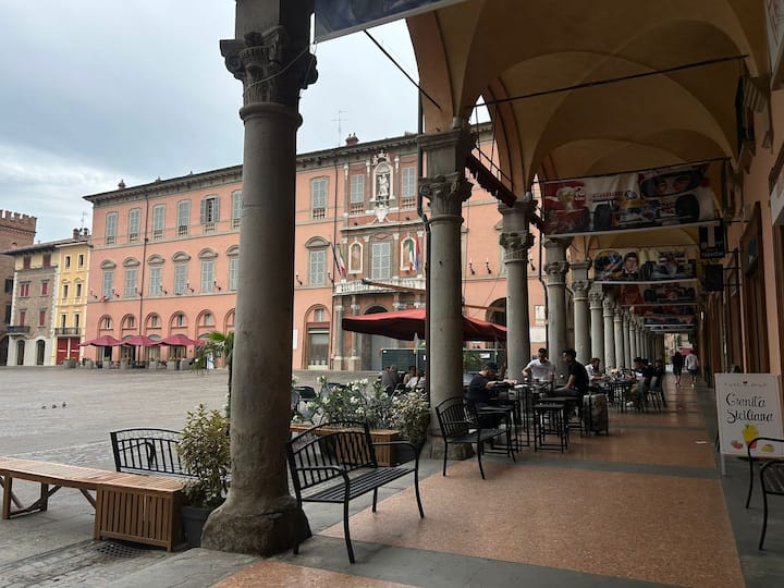Bed&breakfast In Piazza Con Ingresso Indipendente. - Imola