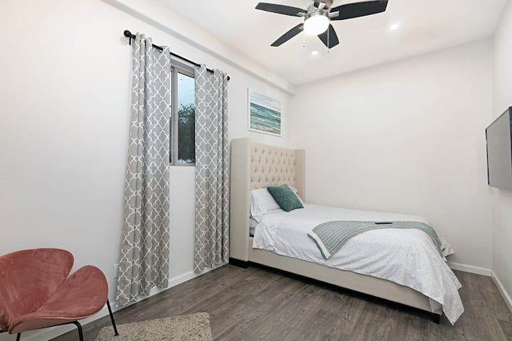 Two Bedroom Suite & Private Bath, Private Entrance - San Diego, CA